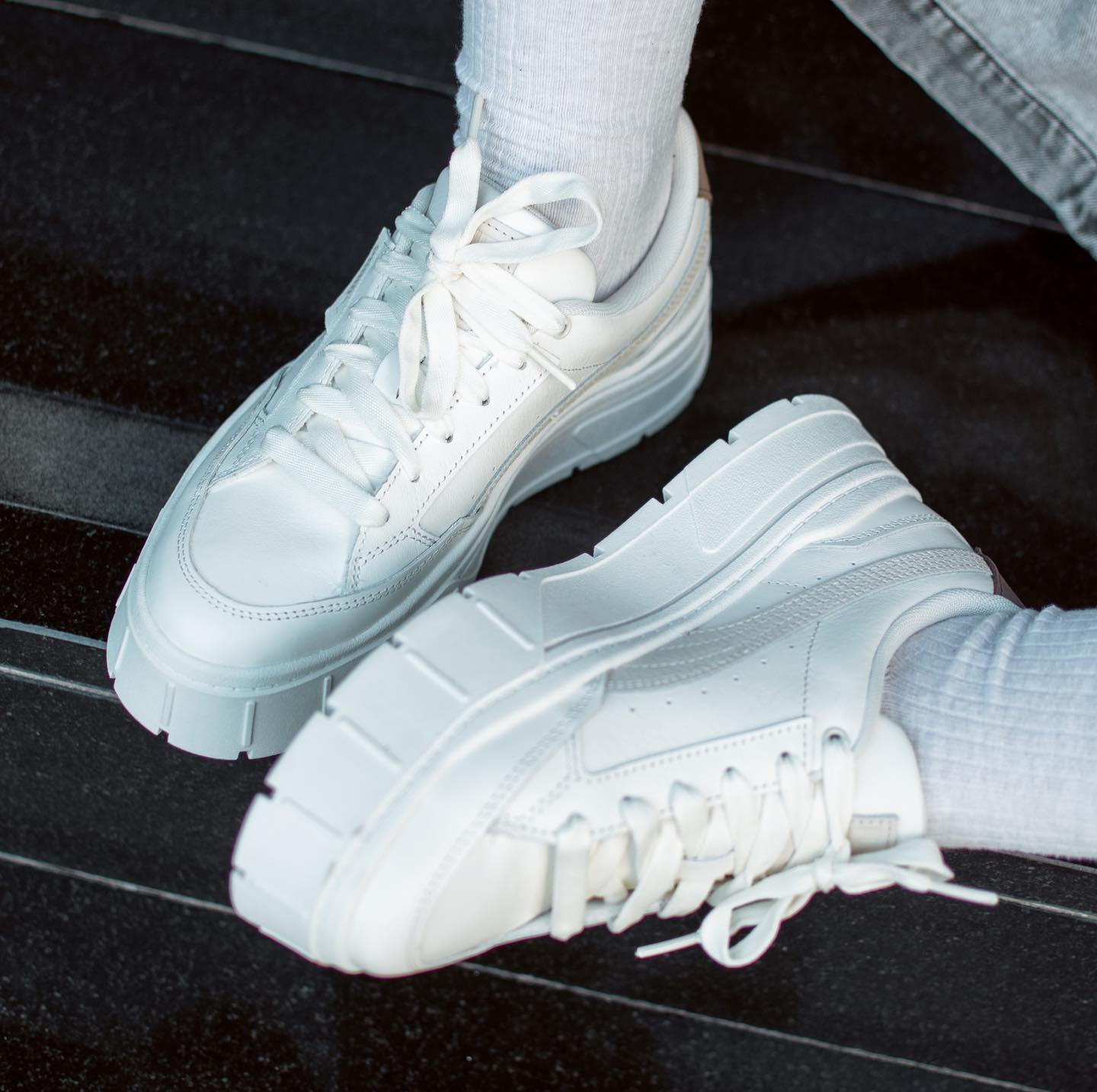 Buzz Sneaker Station - Sportfelszerelés, lábbeli és ruházatot árusító ...